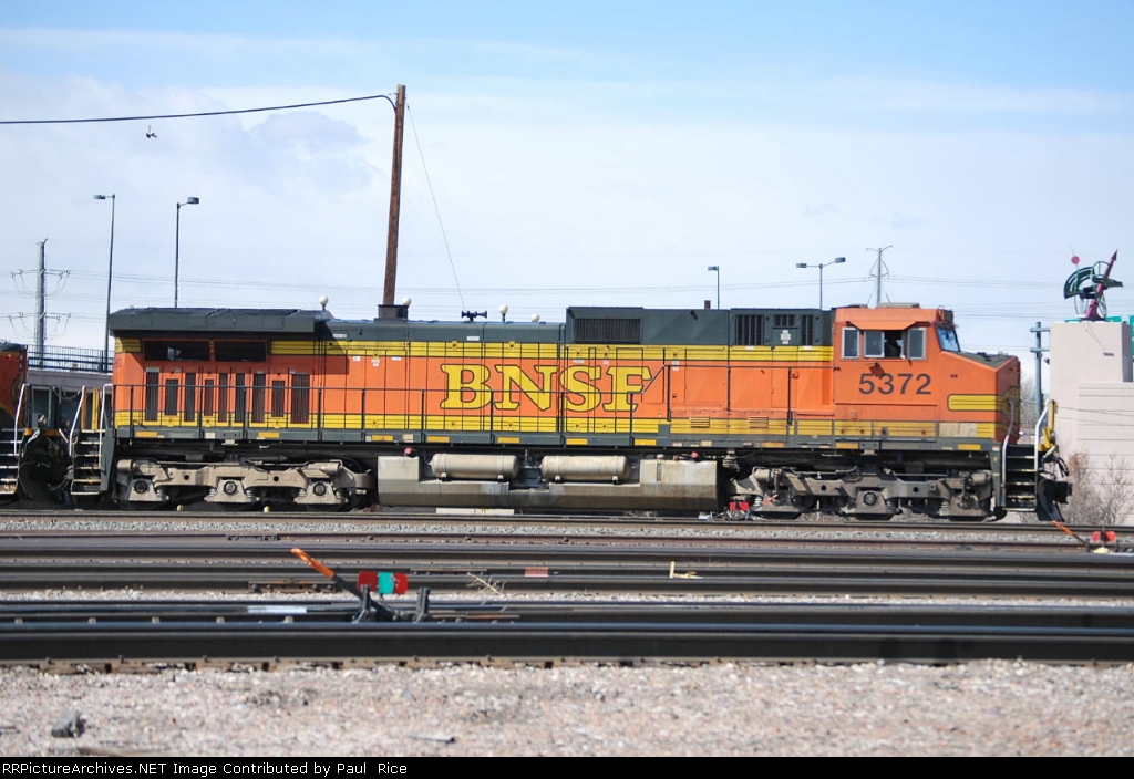 BNSF 5372